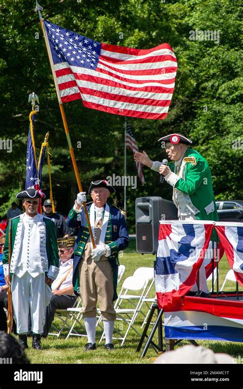 Retired Us Marine Corps Col Frank Harris Gives A Toast To The Flag