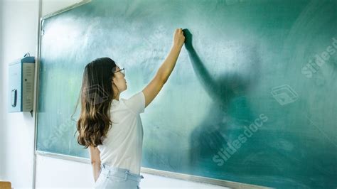 Graduation Themed 3d Blackboard Displaying Diploma Cap And Books Powerpoint Background For Free