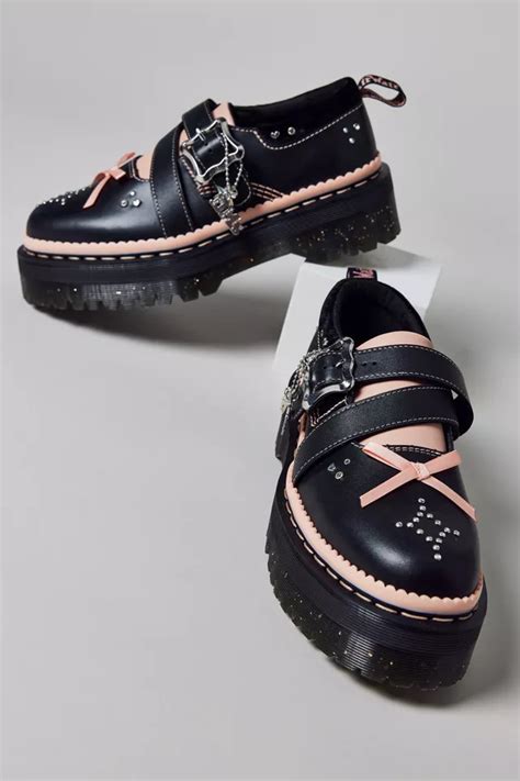 Chaussure à Plateforme En Cuir à Boucle Kemsley Pour Femmes Dr Martens Urban Outfitters Canada