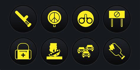 응급 처치 키트 항의 불타는 자동차 교통 체증 수갑 평화 깨진 병을 무기로 설정하고 경찰 고무 지휘봉 아이콘으로 설정합니다 벡터 건강 진단에 대한 스톡 벡터 아트 및 기타