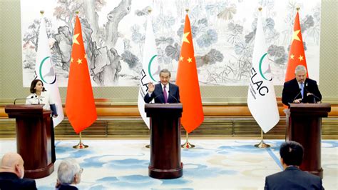 Уан И представи за „петте основни проекта“ за по нататъшно изграждане на китайско