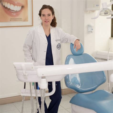 Constanza Jimenez Clinical Instructor Dds Mclin Periodontics And