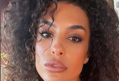 Jessica Aidi è Esagerata Sotto La Giacca Nulla Per Lady Verratti