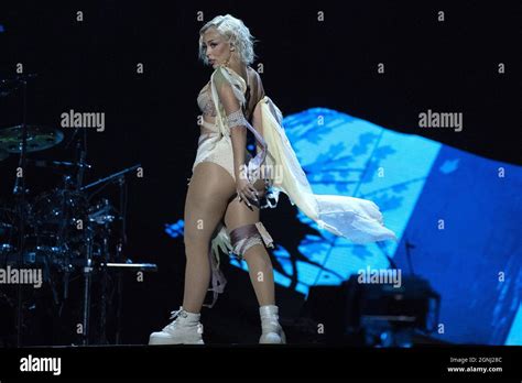 Doja Cat Performing On Stage During The Global Citizen Live In Paris France On September 25