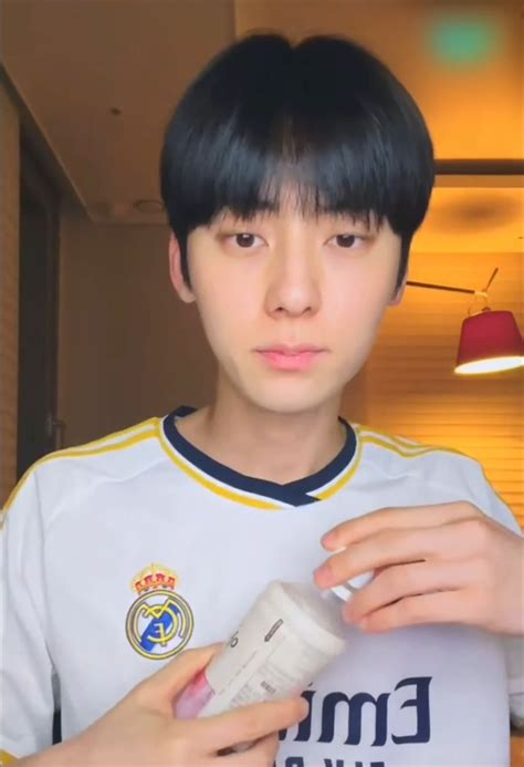 레알 유니폼을 입은 아이돌 해외축구 에펨코리아