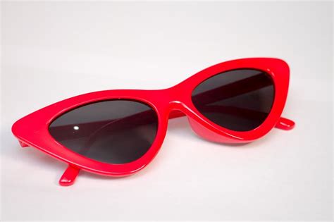 Червоні ретро очки — ціна 108 грн у каталозі Сонцезахисні окуляри Купити аксесуари за доступною