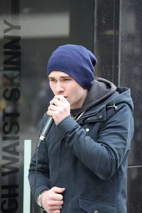 Video Watch Viral Video Of Manchester Busker Who Stunned Shoppers With
