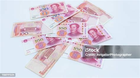 중국 종이 통화 위안 인민 폐 지폐 흰색 배경 지폐 백위안 더 많은 중국 위안 배경 중국 또는 아시아 성장의 경제 미국 의 무역 전쟁 개념 0명에 대한 스톡 사진 및 기타