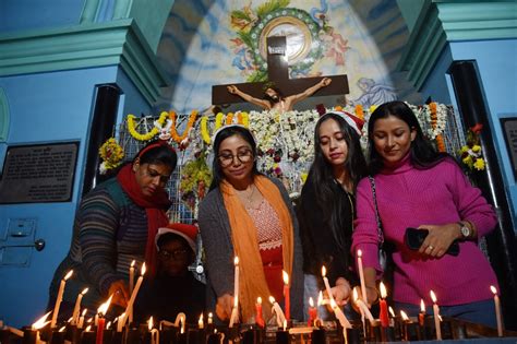 ФОТО Христийн шашинтнууд Зул сарын баяраа тэмдэглэв