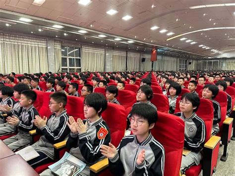 初一、初二全体学生开展“拨动青春心弦”调整自我、健康快乐心理健康教育活动 知乎