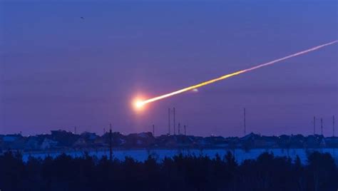DIFFERENCE BETWEEN METEOR METEORITE AND METEOROID