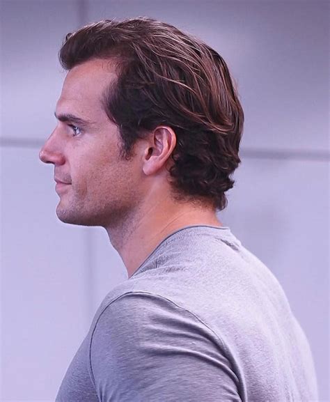 Pin By Sebastian On Just For Henry Henry Cavill Wavy Hair Men