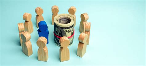 비즈니스 리더의 개념입니다 보스 팀의 중심에 서 고 지침를 목표 및 비즈니스 전략 사업 계획입니다 금융 위험 관리입니다 시작 0명에 대한 스톡 사진 및 기타 이미지 Istock