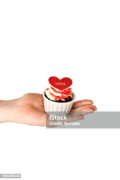 흰색 고립 된 배경에 비문 사랑손에 모양의 하트 케이크 하트 클로즈업 모양의 컵케이크 거품 내기에 대한 스톡 사진 및 기타 이미지 거품 내기 귀여운 긍정적인 감정