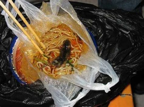 男子外卖点麻辣烫吃出1只老鼠 知乎