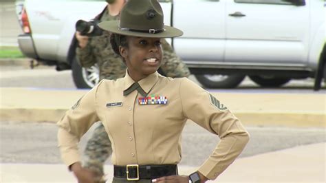 Marine Recruit Depot San Diego Welcomes Its First Female Recruits Youtube