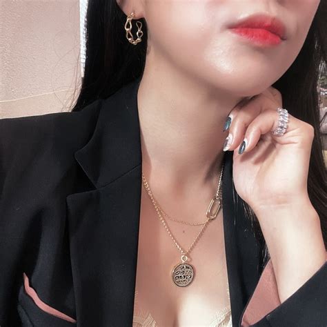 유아 귀걸이 헤이즈 귀걸이 착용 Wave Earrings 001 웨이브 물결 귀걸이 쿠도스 Kudos