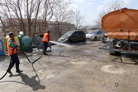 Мият улиците и булевардите в 10 района на София