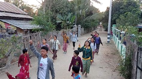 ကယ်တင်ရှင်မရှာ ဒို့ကျေးရွာ သပိတ် စစ်ကြောင်း ဖက်ဆစ် စစ်တပ် တော်လှန်ရေး ချီတက် ဆန္ဒပြ Khit Thit