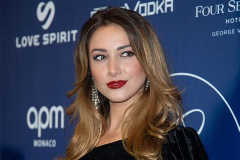 Delphine Wespiser Lancienne Miss France Pose Entièrement Nue Sur