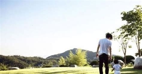 서태지 근황 크리스마스 맞이해 팬들에게 딸과의 행복한 한 때 공개