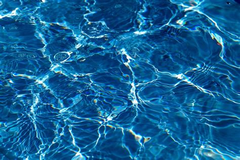 수영장 물 표면 Pixabay의 무료 사진