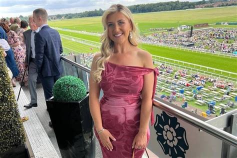 Goggleboxs Izzi Warner Looks Stunning As She Shares Unedited Snap