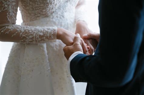 สูทเจ้าบ่าวอ้วน มีกี่ประเภท เนื้อผ้ามีแบบไหนบ้าง และสไตล์อะไรบ้าง ที่ดีพเลิฟมีให้เลือก