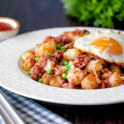 Canned Corned Beef Hash With Fried Egg Krumpli