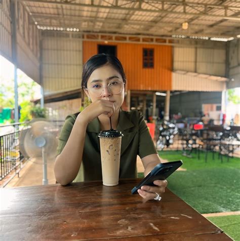 អឿន មិនថាពិធីបុណ្យវិសាខបូជា រឺថ្ងៃធម្មតា ទោះយ៉ាងណាក៏មិនភ្លេច ☕️ កាហ្វេភូមិ ដឹកដល់ផ្ទះបាន😁