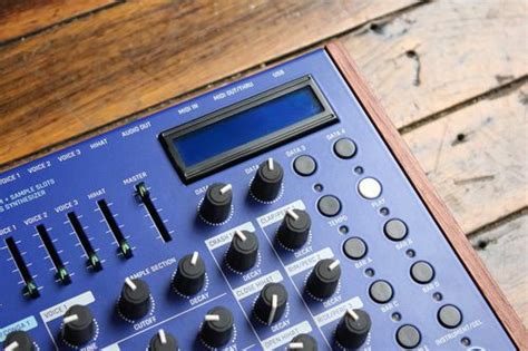 Mfb Tanzbär 2 Analog Drum Computer Bass Synthesizer Hybrid Drums
