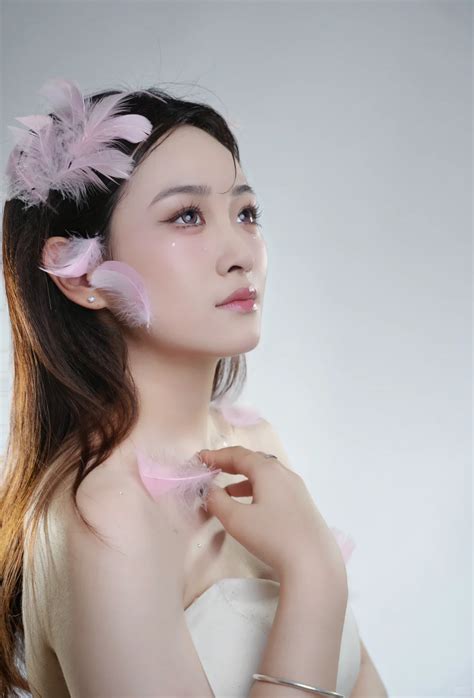 pink swan 羽毛纯欲肖像写真