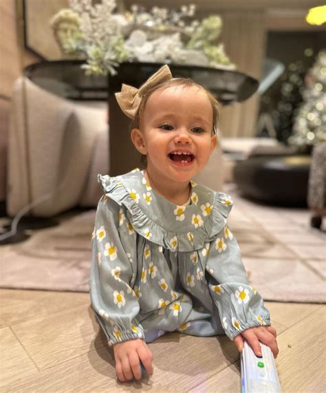 Дъщеричката на Гери Малкоданска стана на годинка вижте какъв бонбон е Бела СНИМКИ