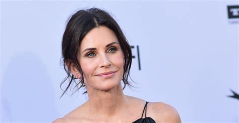 Courtney Cox Smells