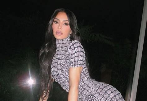 Красота требует жертв Ким Кардашьян изрядно померзла во время фотосессии в бикини