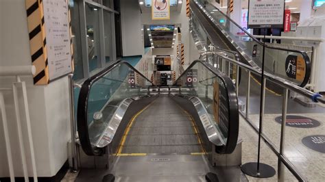 이마트 평촌점 내려가는 무빙워크 이용 안내방송 Youtube