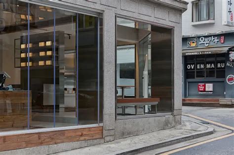 노출 콘크리트 스테인리스 소재로 인더스트리얼 빈티지 분위기 18평 카페 인테리어 강동구 상일동