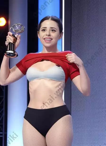 Lora模型shirtlift A Lora For Flashing Tits Openai维基百科