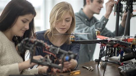 Designing A Robotics Class For High School Students Designing A Robotics Class For High School Students