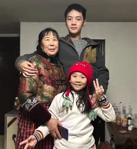 远嫁女儿驱车12小时回娘家过年父母激动奔跑迎接远嫁女儿回家 腾讯新闻