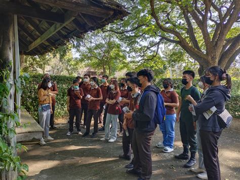 คณาจารย์และนักศึกษาจากวิทยาลัยเทคโนโลยีเเละสหวิทยาการ มหาวิทยาลัยเทคโนโลยีราชมงคลล้านนา เข้า