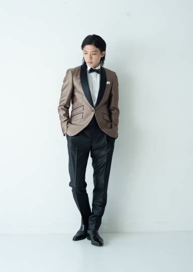ブラウンタキシード｜結婚式の新郎衣装レンタル【阪急ウェディングドレスサロン】公式