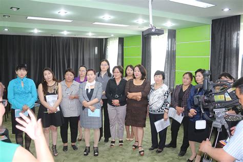 НУТГИЙН УДИРДЛАГАД ЭМЭГТЭЙЧҮҮДИЙН МАНЛАЙЛАЛ СУРГАЛТ БОЛЛОО