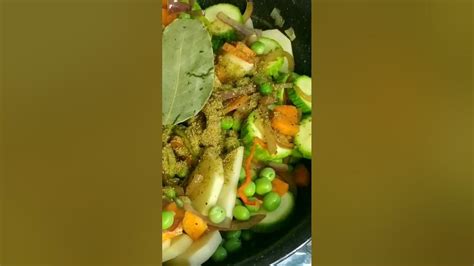 ورقة لحمة المقادير لحمة قطع خضار مشكل فلفل حامي صلصة زبدة مرقة لحم ٧