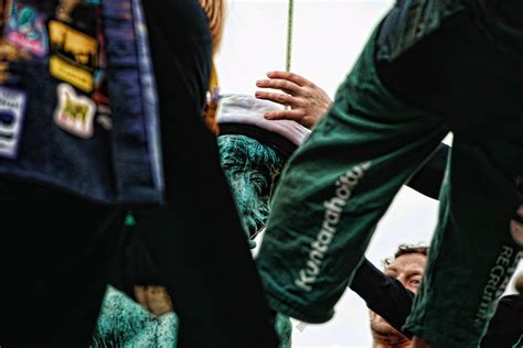 Gallery And Video About 70000 People Attend The Capping Of Havis Amanda On May Days Eve View