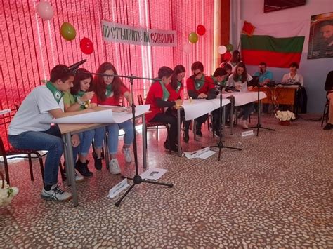 Кметът на Оряхово Росен Добрев поздрави учителите от СУ Христо Ботев снимки