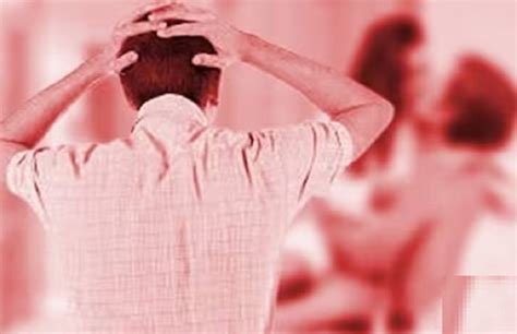 Post Marital Affair प्रेमी की बांहों में पत्नी को देख बौराया पति