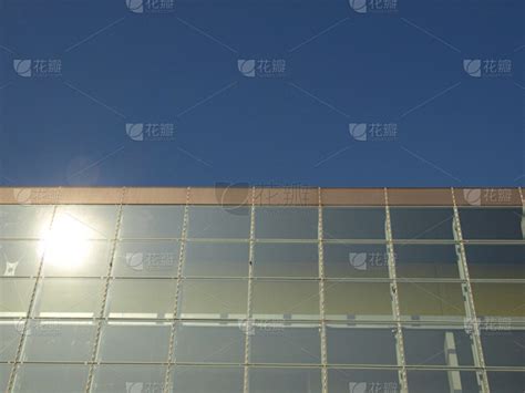 摩天大楼留白外立面水平画幅建筑无人蓝色玻璃建筑外部高大的