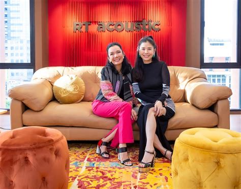 “พิมล ศรีวิกรม์” ฉลองนำเข้าเฟอร์นิเจอร์หรูจากอังกฤษ