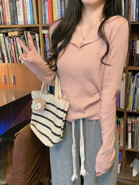 브이넥 카라 긴팔 티셔츠 골지 니트 청순 페미닌 여성스러운 슬림핏 슬렌더 여리 봄 여름 간절기 데이트 여친 출근 하객 룩 데일리 베이직 기본템 꾸안꾸 쫀쫀 스판 캐주얼